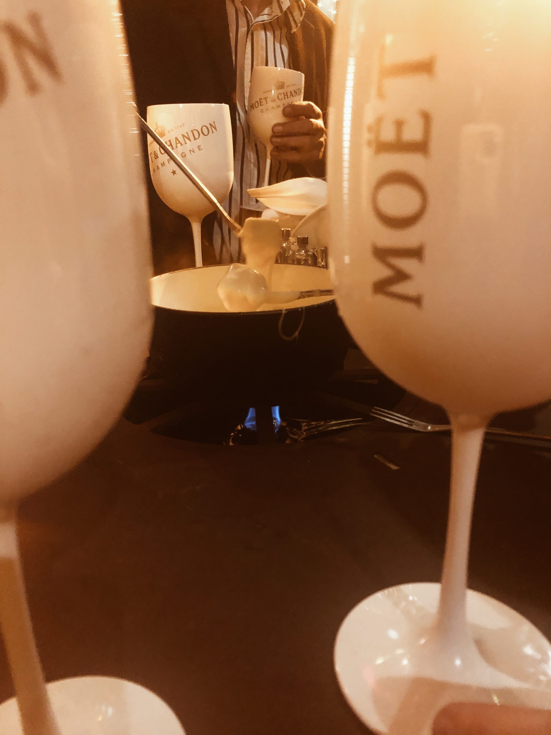 Lausanne et ses 3 bars de Noël • ChicandSwiss