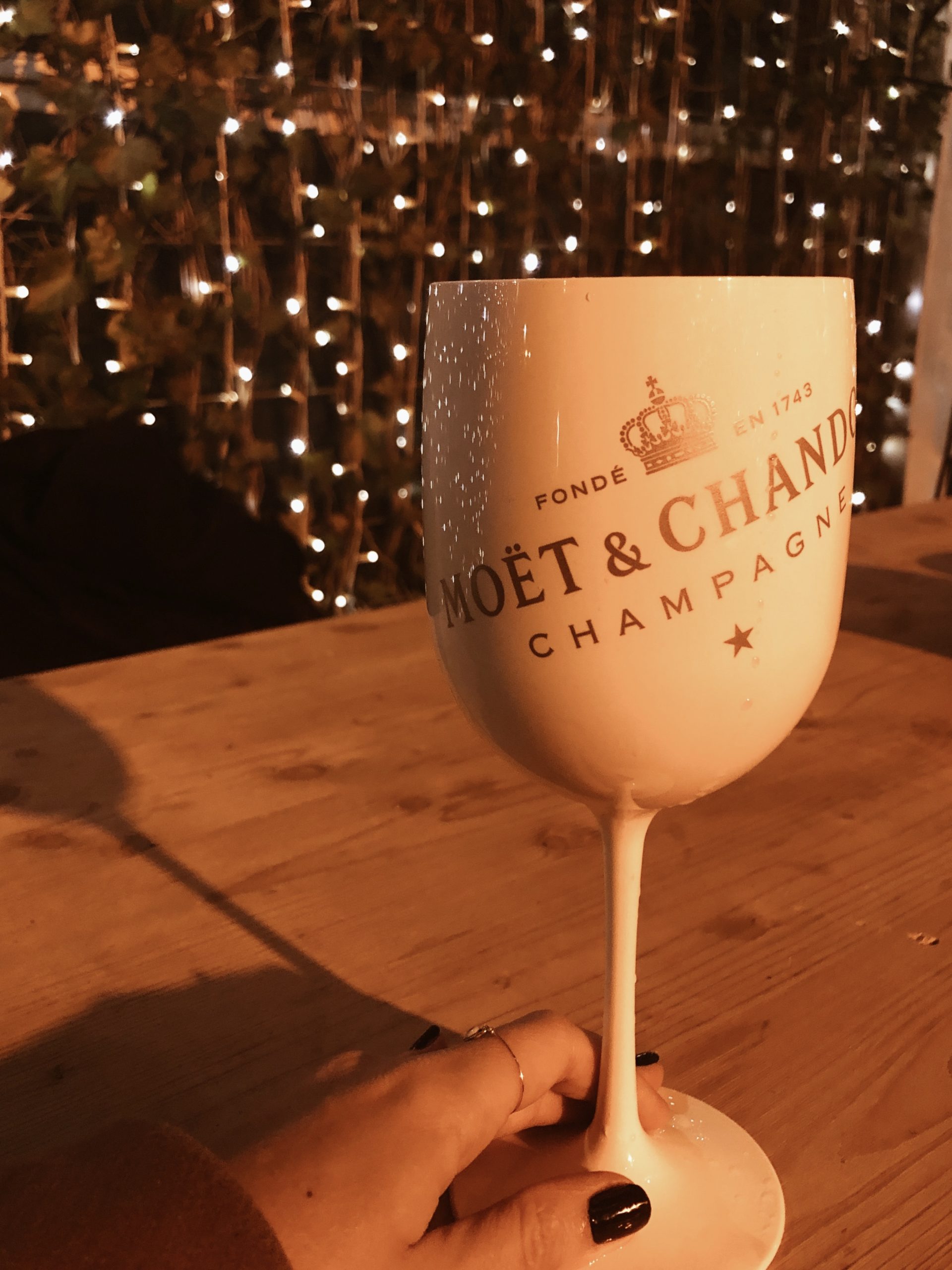 Lausanne et ses 3 bars de Noël • ChicandSwiss